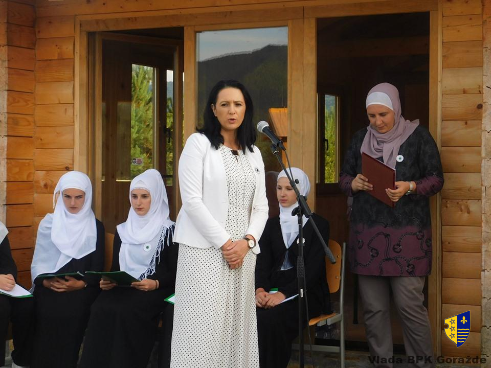 PREDSTAVLJENI UDRUŽENJE „ GRAČANIČKO KERANJE“ I „ CVIJET SREBRENICE ...