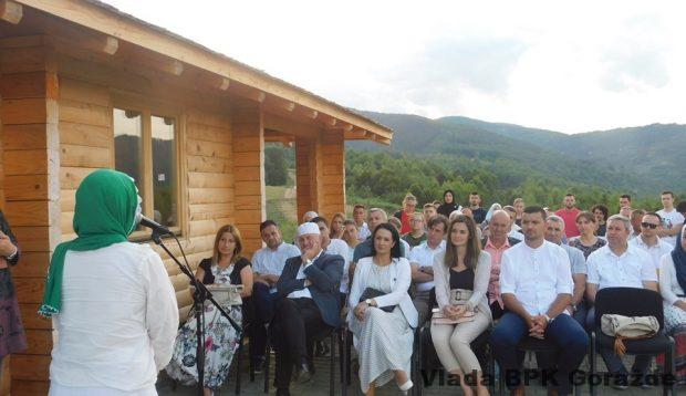 PREDSTAVLJENI UDRUŽENJE „ GRAČANIČKO KERANJE“ I „ CVIJET SREBRENICE ...